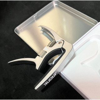 【Uncle Sam】台灣現貨 ! 快速寄送 aroma AC30 民謠吉他移調夾 一夾兩用/ 可拔弦钉 附鐵盒 銀色款 | 蝦皮購物