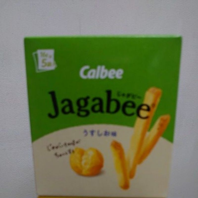 Calbee 卡樂比 Jagabee 鹽味薯條 薯條盒 薯條 現貨 薄鹽風味 賞25年4月 | 蝦皮購物