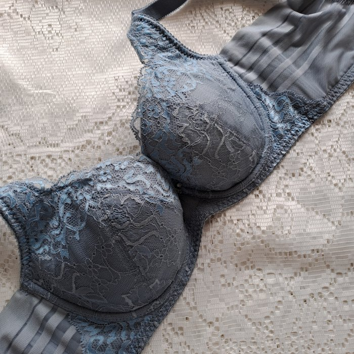 ＊絕色塑身衣館*9E0H*【曼黛瑪璉~精緻蕾繡花款~天晨灰色上衣】~80E~下標前務必看賣場介紹~直購390元~ | 蝦皮購物