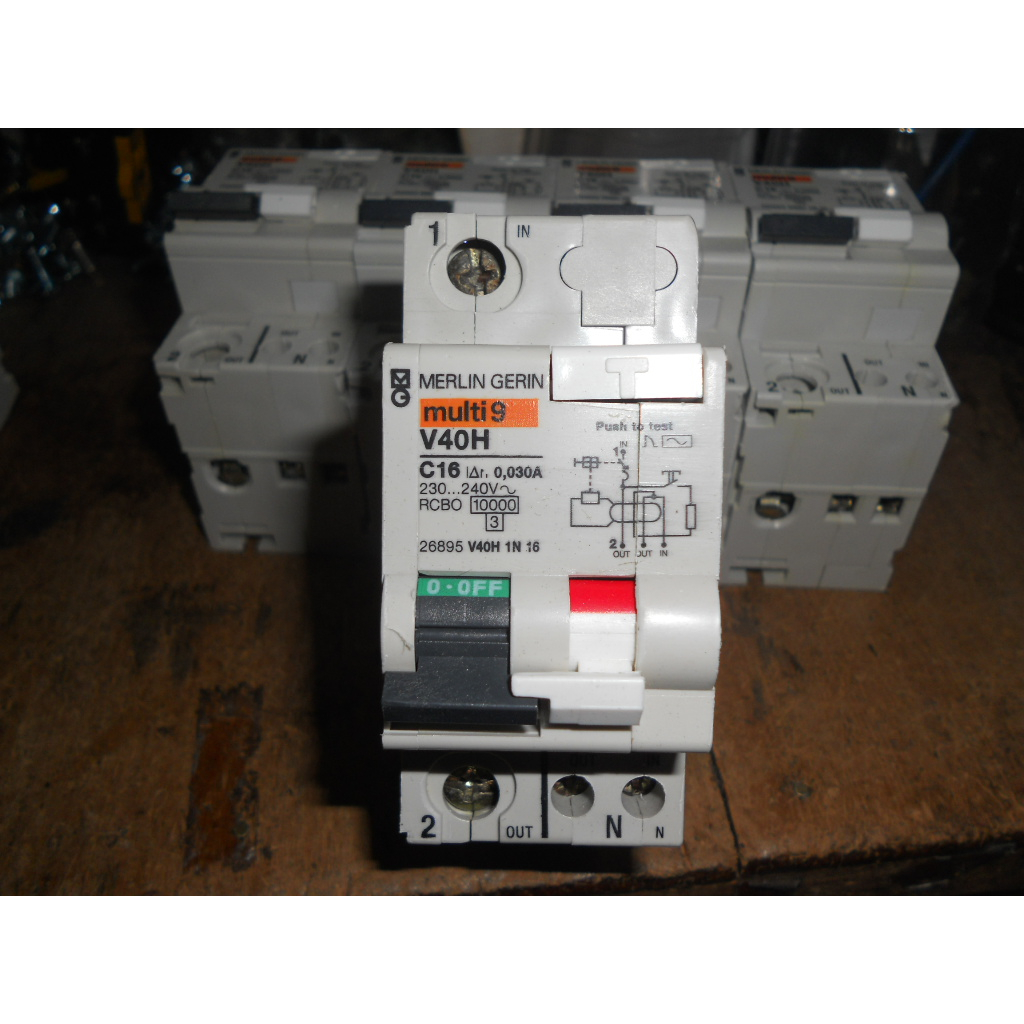 MERLIN GERIN 微型斷路器 multi9 V40H C10 C16 (缺軌道固定器) (D1) | 蝦皮購物