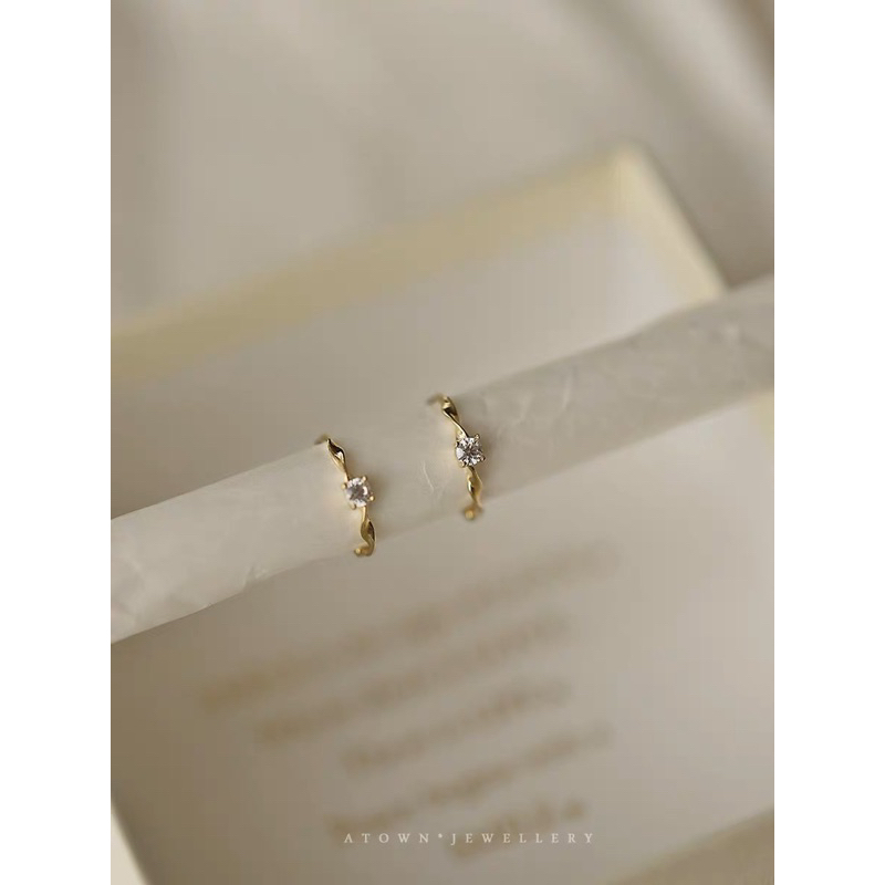 ATOWN 輕珠寶 純9K金黃金 波浪單鑽耳扣 精緻螺旋細耳環耳圈 | 蝦皮購物