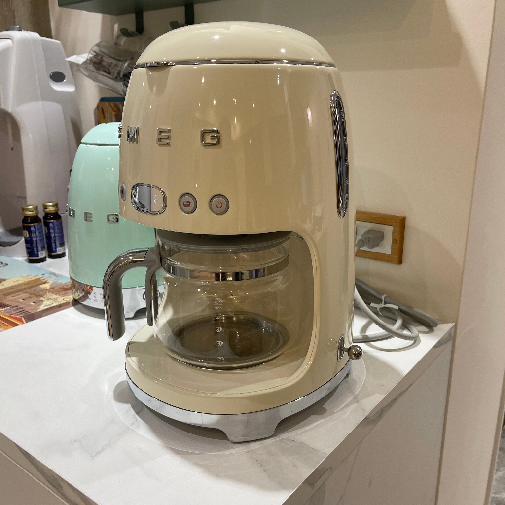 【自售商品】SMEG 義大利濾滴式咖啡機 奶油色 二手 | 蝦皮購物