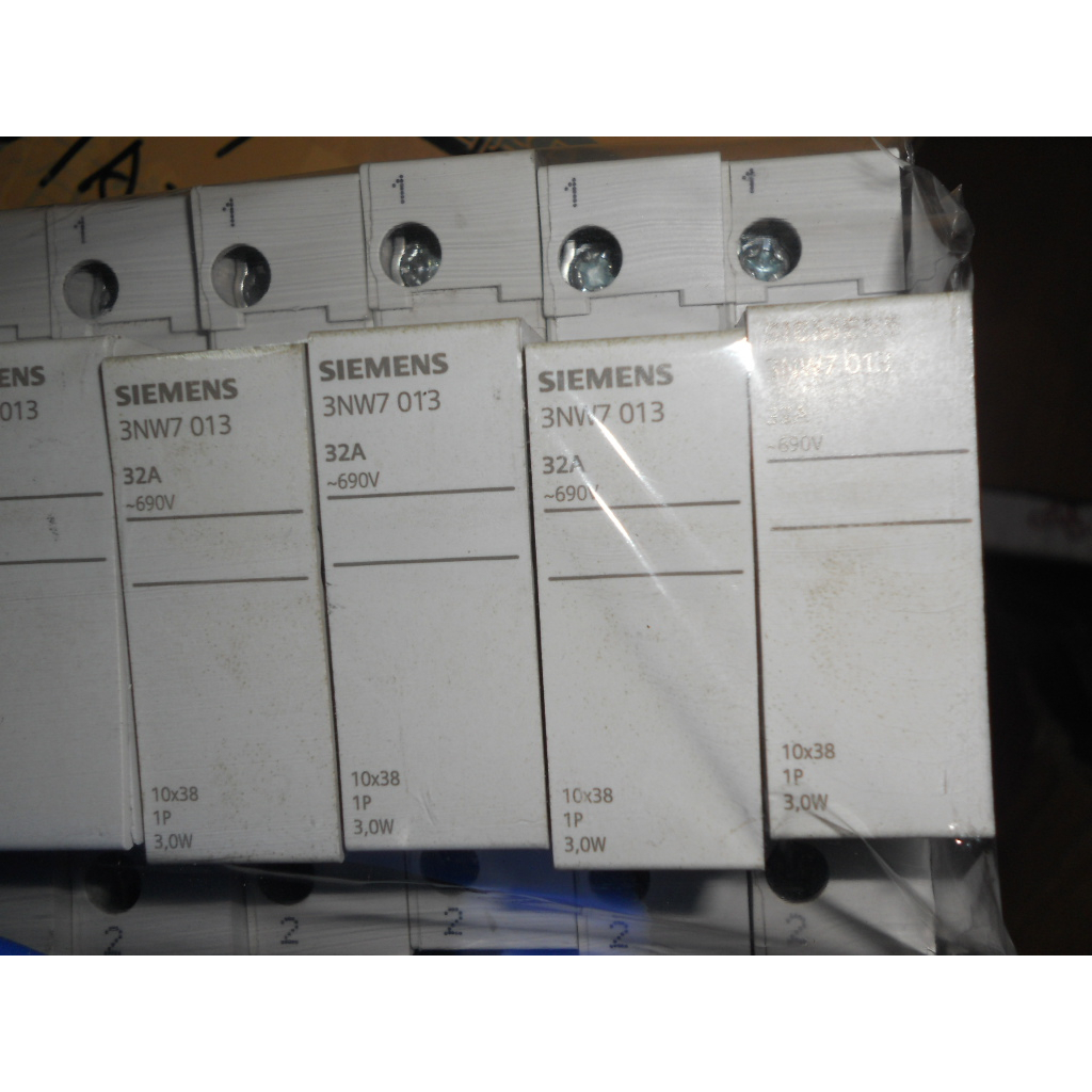 SIEMENS 西門子 3NW7013 陶瓷保險絲座 保險絲尺寸 10*38. 額定電流 32A (D2) | 蝦皮購物