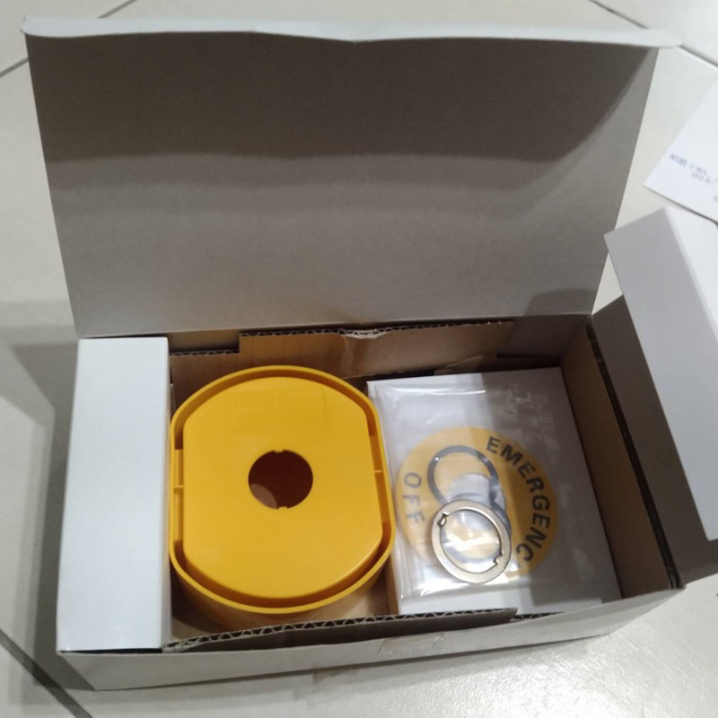 （庫存清倉紙盒稍泛黃）原廠全新品-OMRON EMO護蓋組（黃色）-型號：A22Z-EG1 | 蝦皮購物