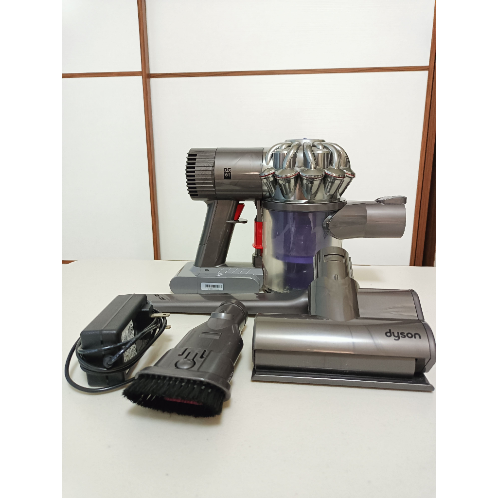 出售 Dyson無線吸塵器 DC61，功能保證正常,輕巧重量僅1.2公斤 | 蝦皮購物
