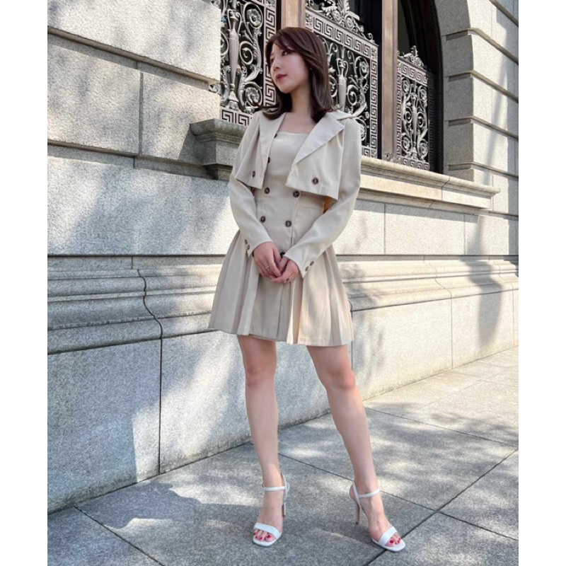 (含運)Rika。全新轉賣。駝M。REDYAZEL率性短版外套+縮腰吊帶短裙SET | 蝦皮購物