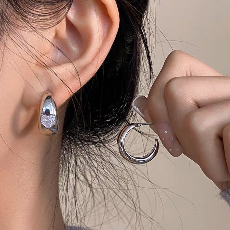 ｜台灣現貨24H出貨｜韓國連線 s925銀針 愛心鑲鑽捲約C型耳環 港風 鑽石耳環 高保色 女生項鍊 | 蝦皮購物