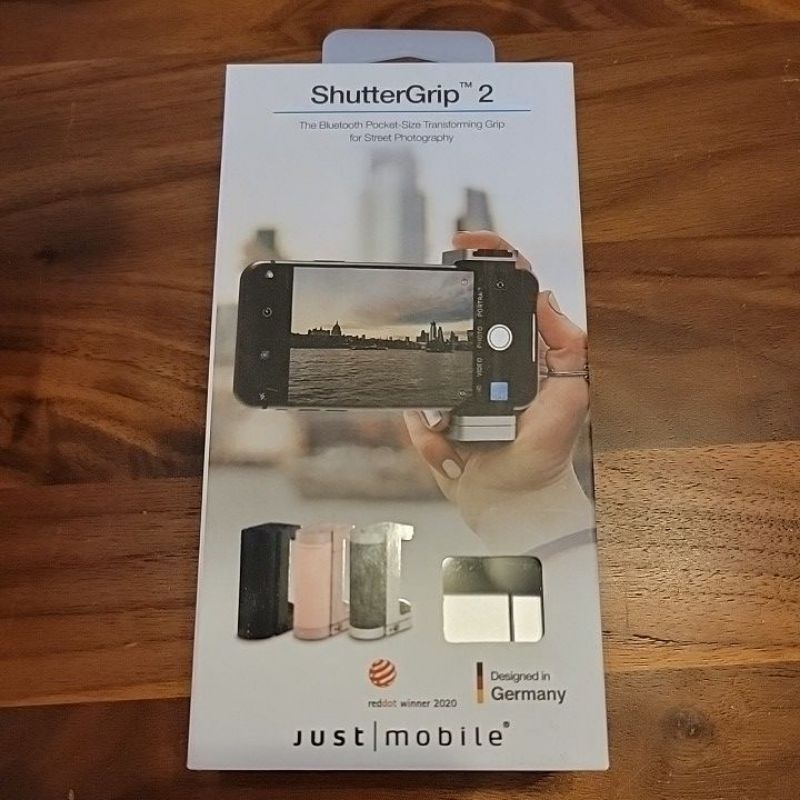 [全新現貨, 特價優惠] Just Mobile ShutterGrip 2 掌握街拍2 翻轉藍牙拍照握把 銀黑色 | 蝦皮購物