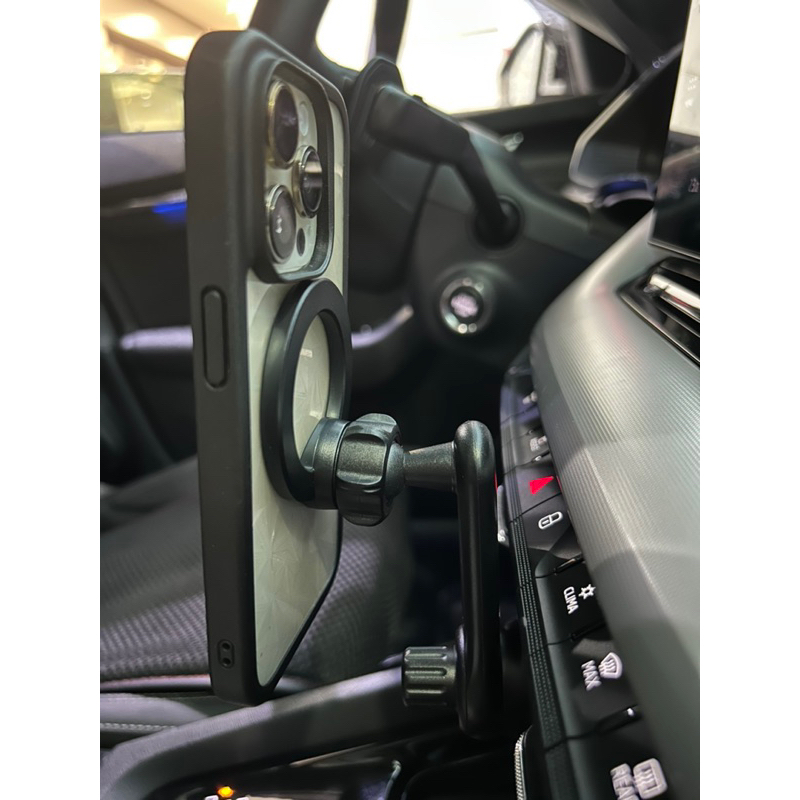 Skoda Octavia Combi RS 2021-2024 iPhone磁吸手機支架/導航架/Magsafe手機架 | 蝦皮購物