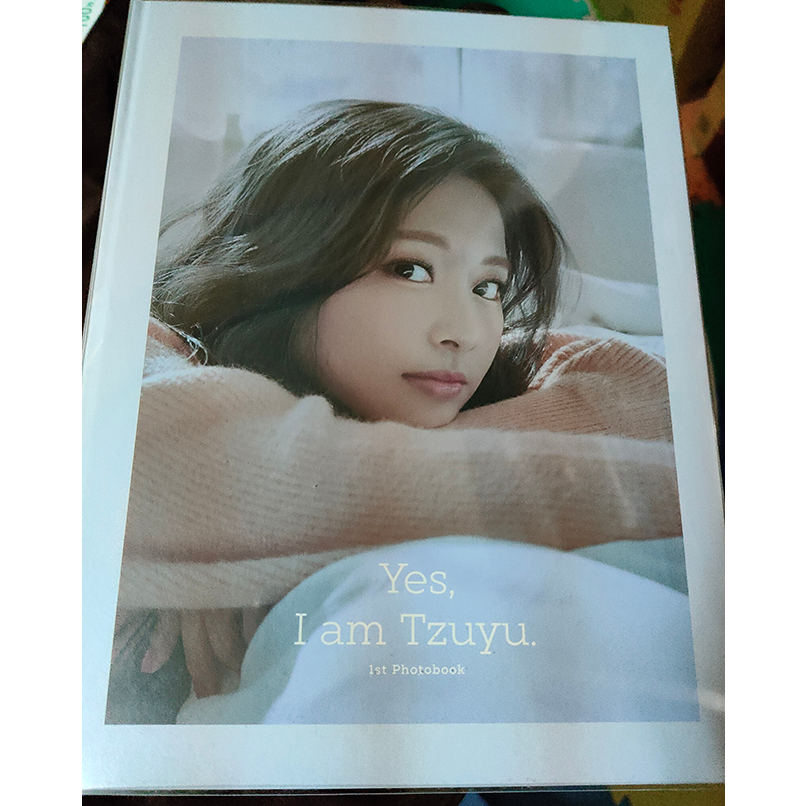 TWICE - 周子瑜 TZUYU (TWICE) -YES,I AM TZUYU (1ST PHOTOBOOK) 二手 | 蝦皮購物