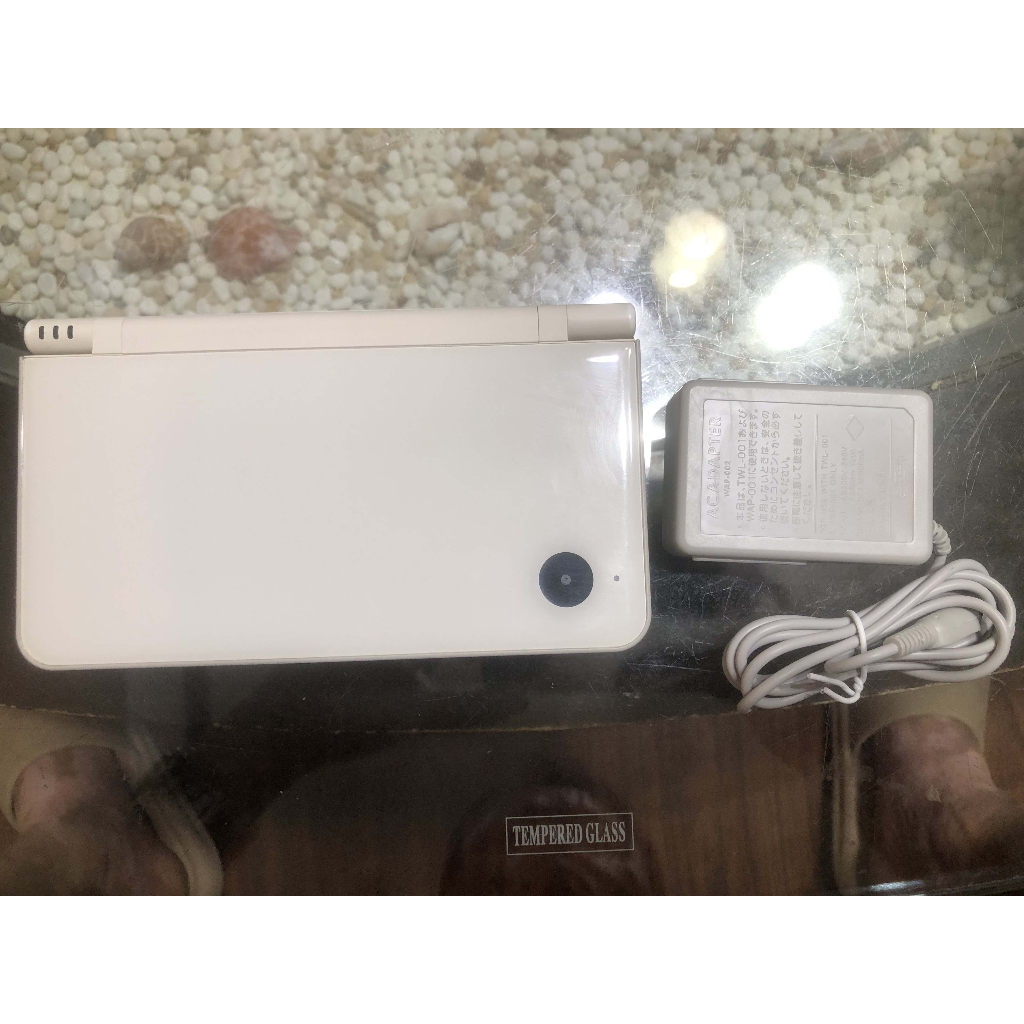 最大台土城可面交現貨【NDSi LL】二手日版任天堂無須R4卡即可直改實體拍攝掌上型電玩主機NDSi LL 主機日本原裝 | 蝦皮購物