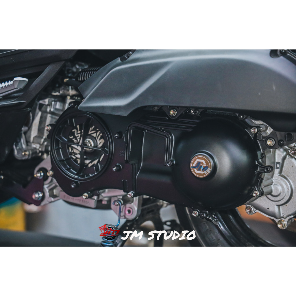 [J.M傑米車藝] 勁戰六代 黑化傳動蓋搭配傑米鈦牌 烤漆黑 皺紋結晶 水冷BWS、FORCE2.0、NMAX、B8R | 蝦皮購物