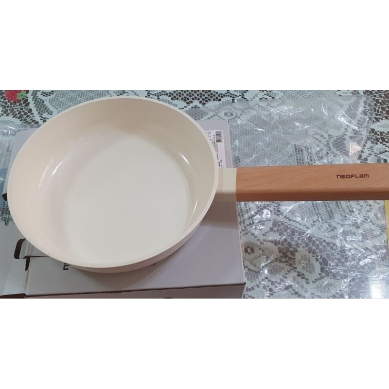 簡約純白陶瓷鑄造鍋【NEOFLAM】白陶瓷深平底鍋20cm(不挑爐具／瓦斯爐電磁爐可用) | 蝦皮購物