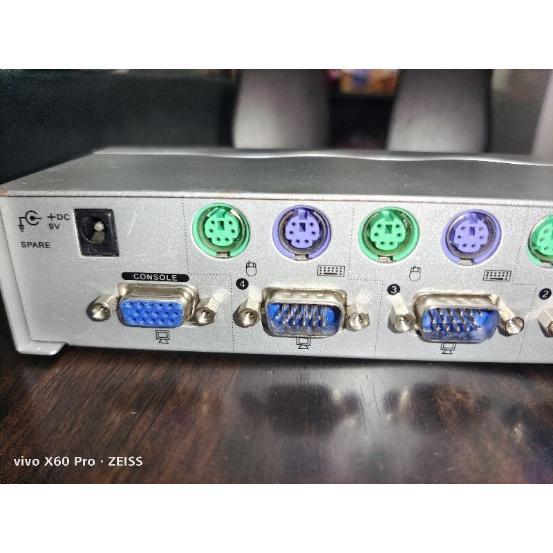 Power Sync 4Port SWITCH一組PS2鍵盤滑鼠及VGA接口螢幕接四台PC，KVM PS2切換器 1對4 | 蝦皮購物