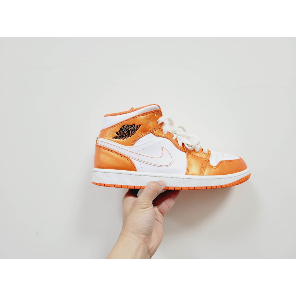 AJ1 MID 白橘 10 底近全新 1880 | 蝦皮購物