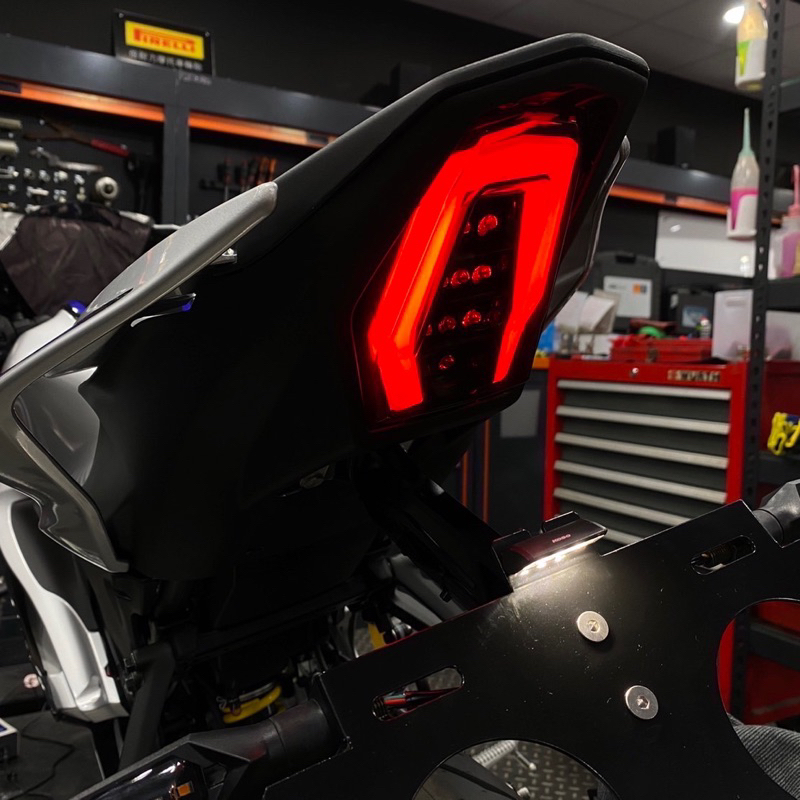 翰林🆁🅰🅲🅸🅽🅶二輪 Crazy Boss R15 V3 V4 R15M 台灣製 整合式 方向燈 尾燈 煞車燈 呼吸燈 | 蝦皮購物