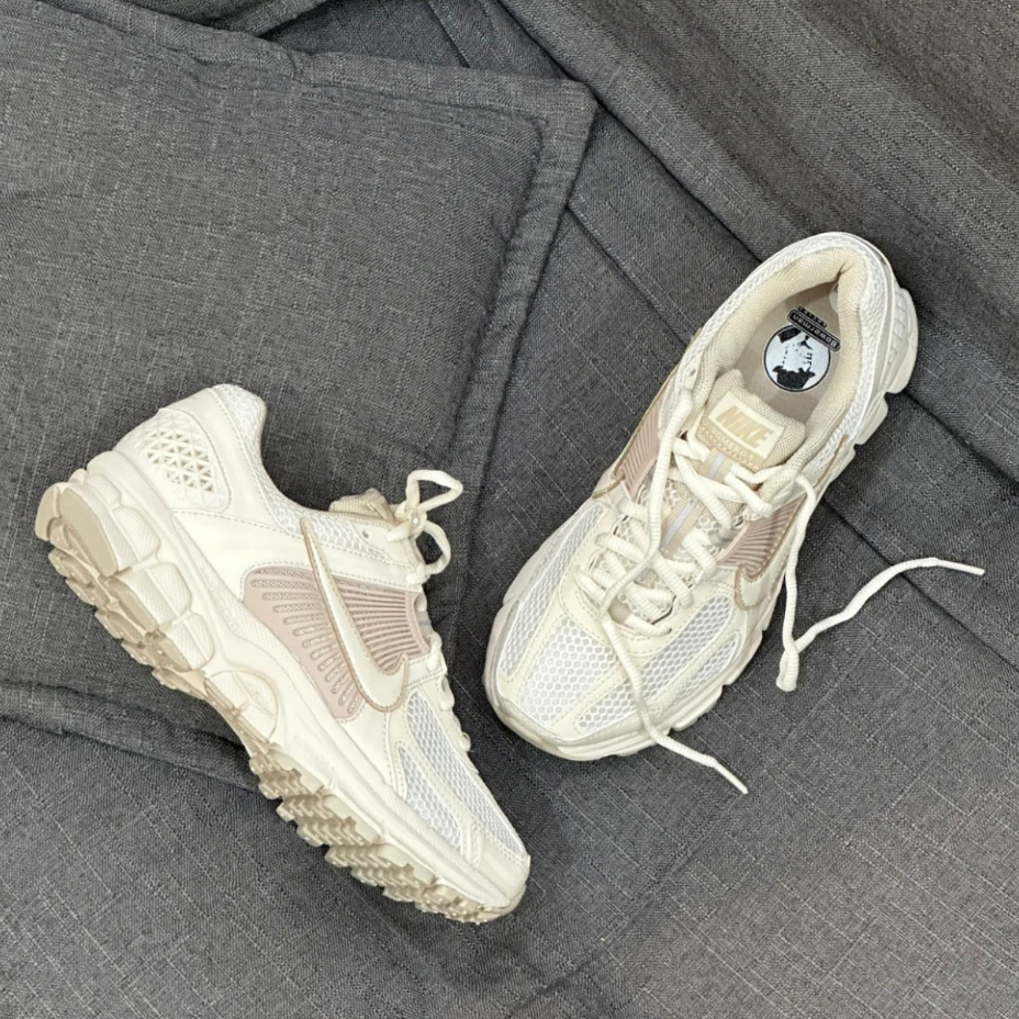 S.G NIKE ZOOM VOMERO 5 FQ6868-111 奶茶 反光 復古 老爹鞋 休閒 運動鞋 女鞋 | 蝦皮購物
