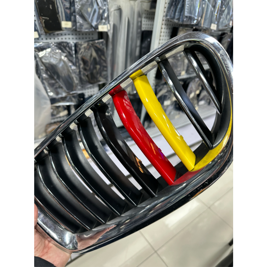 德國色BMW三色飾條 最新開發 BMW三色卡條 寶馬改裝鼻頭卡扣式德國色三色條 E46 E60 F10 F30 G30 | 蝦皮購物