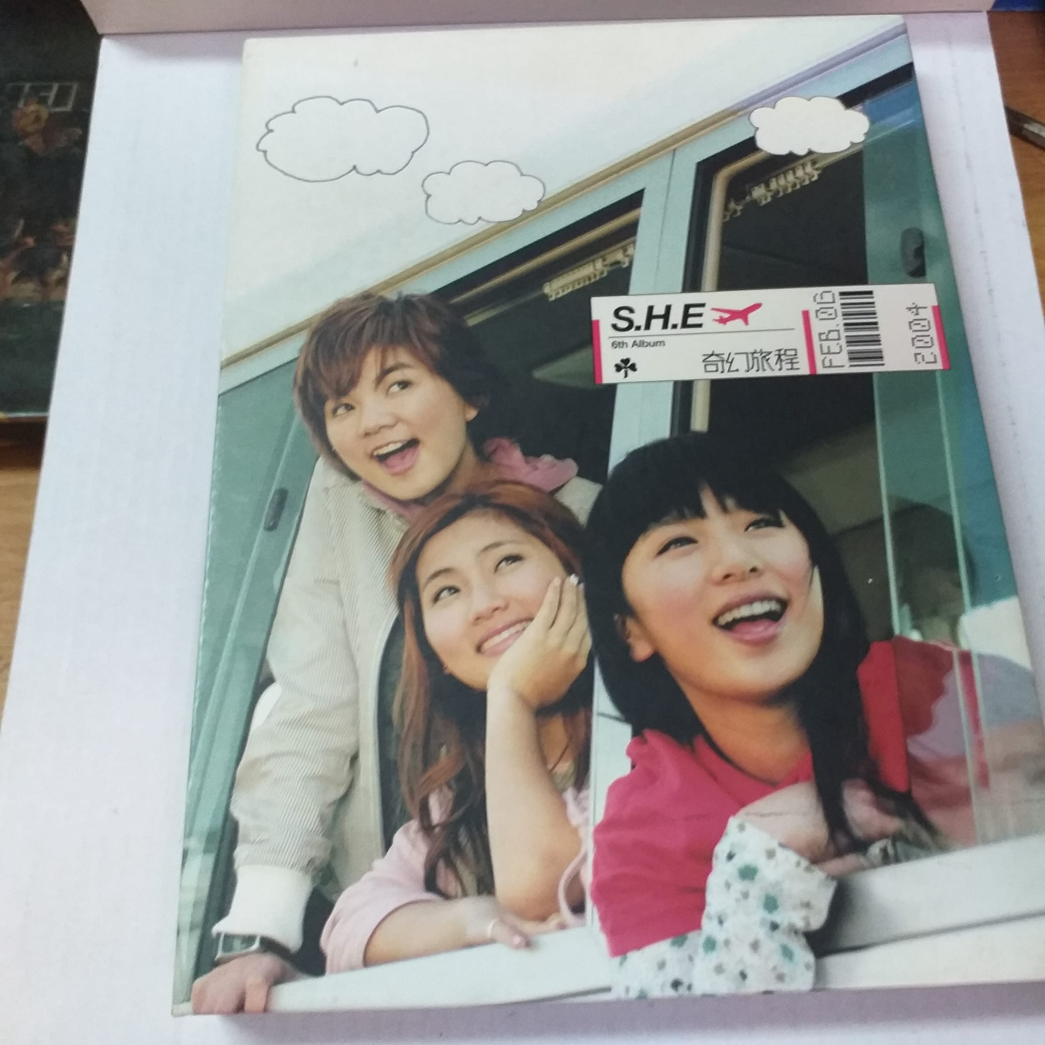 HEBE 田馥甄之S.H.E SHE專輯奇幻旅程珍藏簽名版收波斯貓等 華研台灣已拆頗新(圖4.簽名本折角) | 蝦皮購物