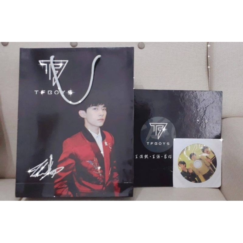 TFboys易烊千璽 千璽 千紙鶴 追星禮盒 CD 吊飾 卡片 | 蝦皮購物