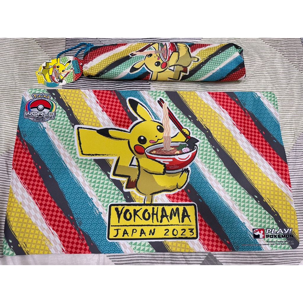 現貨 PTCG POKEMON 2023 WCS 橫濱世界賽 皮卡丘 拉麵皮卡丘 會場限定卡墊 桌墊 | 蝦皮購物