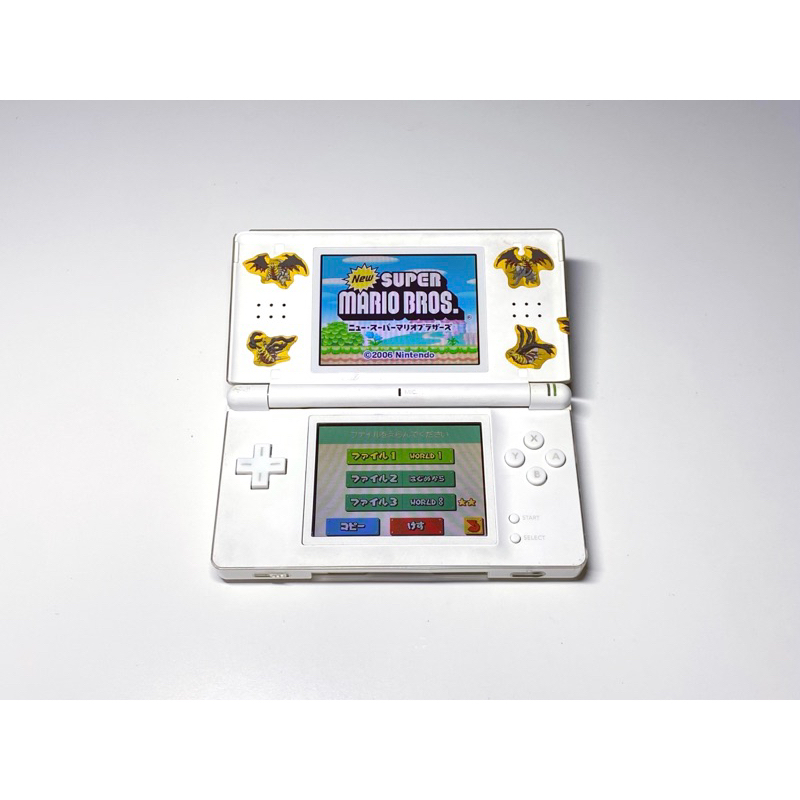 【勇者電玩屋】NDS正日版-NDSL 白色款（可玩GBA/NDS卡帶）外觀有貼紙 | 蝦皮購物