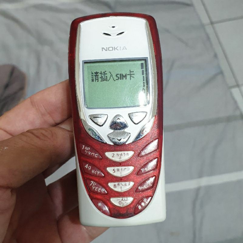 出清經典收藏 Nokia 8310 紅火焰 紅白配色 白冷光螢幕 經典直立 2G手機 外觀新 單手機 附電池 | 蝦皮購物