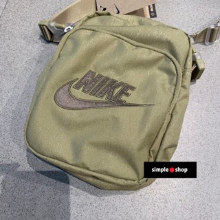 【Simple shop】NIKE LOGO 側背包 大容量 勾勾 斜背包 小包 橄欖綠 FB3041-276 | 蝦皮購物