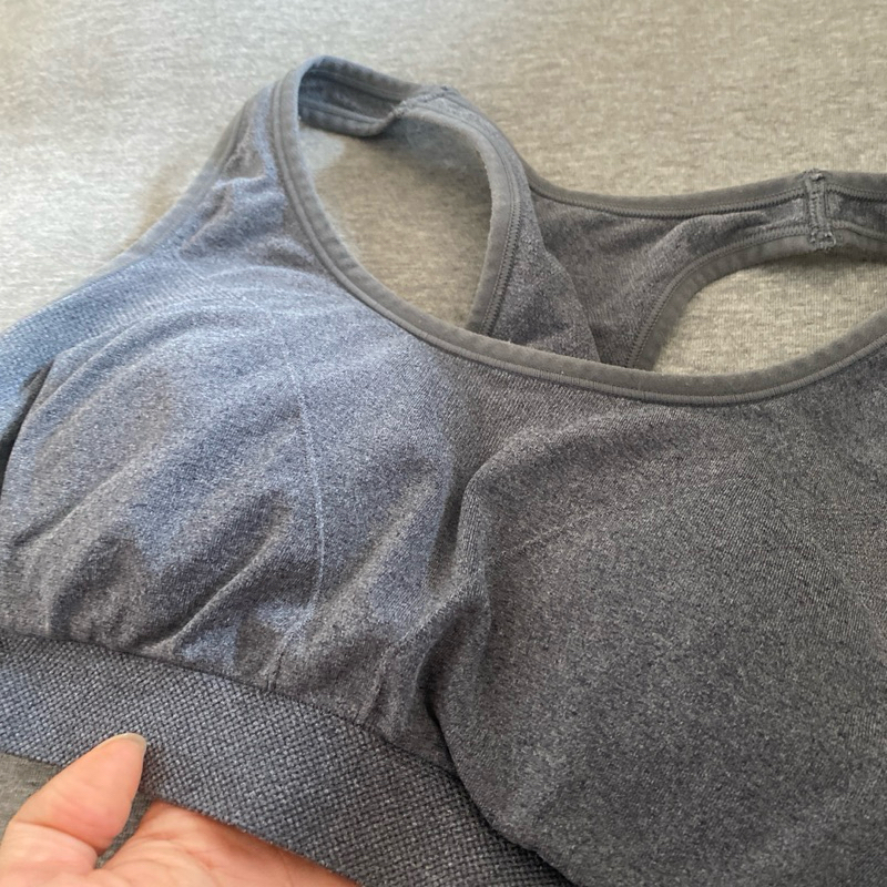 uniqlo灰色二手運動內衣 airism M號 | 蝦皮購物