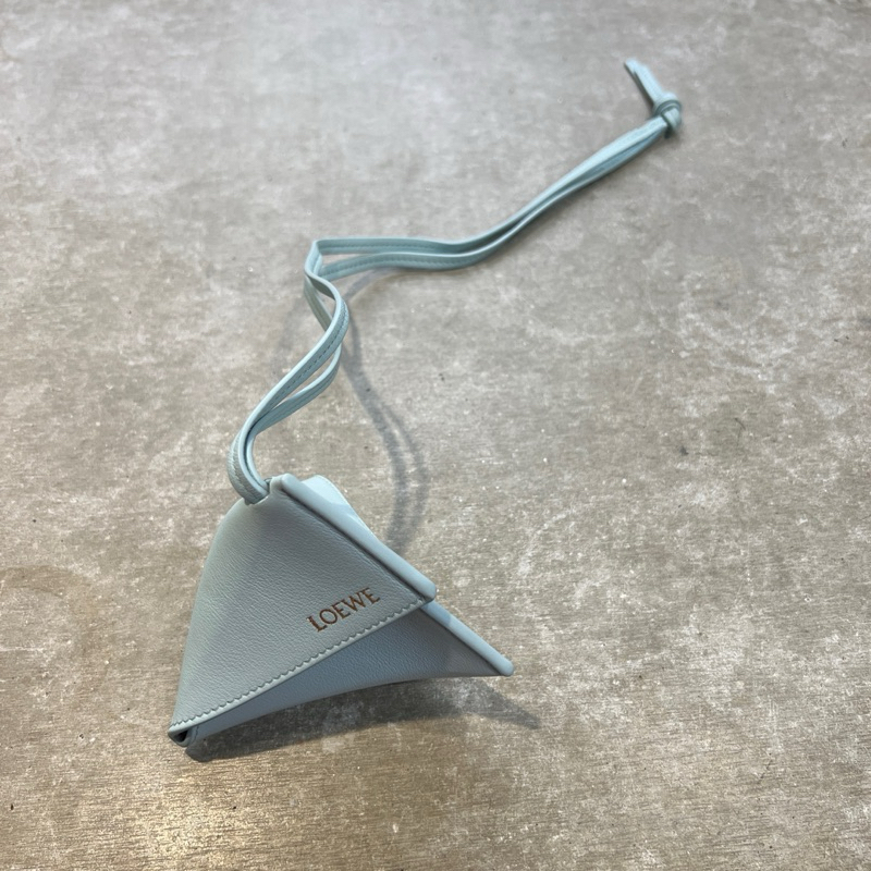 《OPMM》-[ Loewe ] Current Model Origami Neck Pouch Case | 蝦皮購物