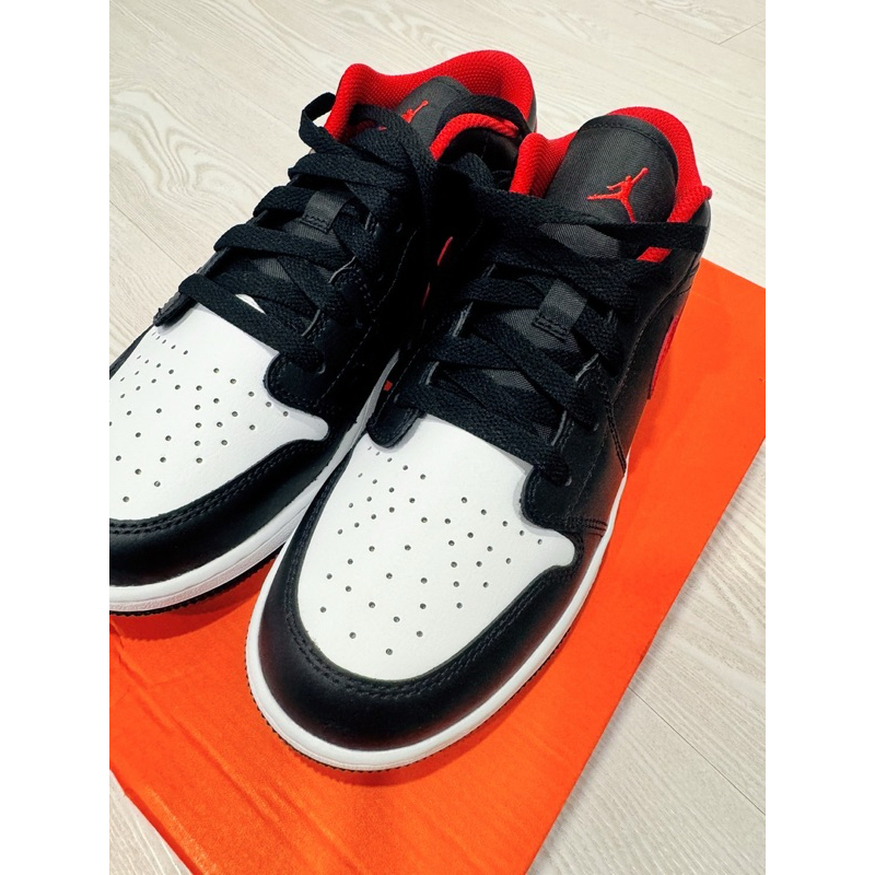 「現貨」「當日出貨」首爾購入 Air Jordan 1 Low 553560-063白腳趾 黑白紅 女鞋 | 蝦皮購物