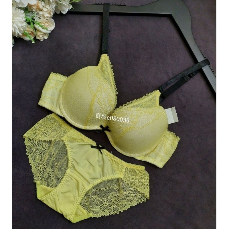 成套【華歌爾】莎薇 冰涼透氣 深V 集中托高 性感蕾絲內衣 80B=36B 性感蕾絲內褲 L，M | 蝦皮購物
