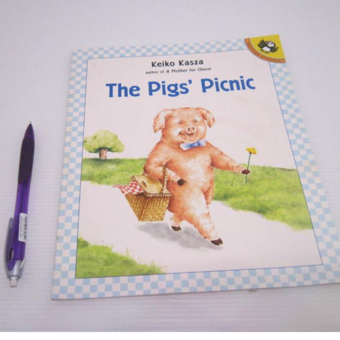 「二手書」The Pigs' Picnic 英文讀本 Keiko Kasza Puffin Books | 蝦皮購物
