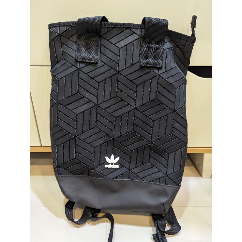 Adidas 愛迪達 3D backpack 三宅一生 後背包 二手完整無損 | 蝦皮購物