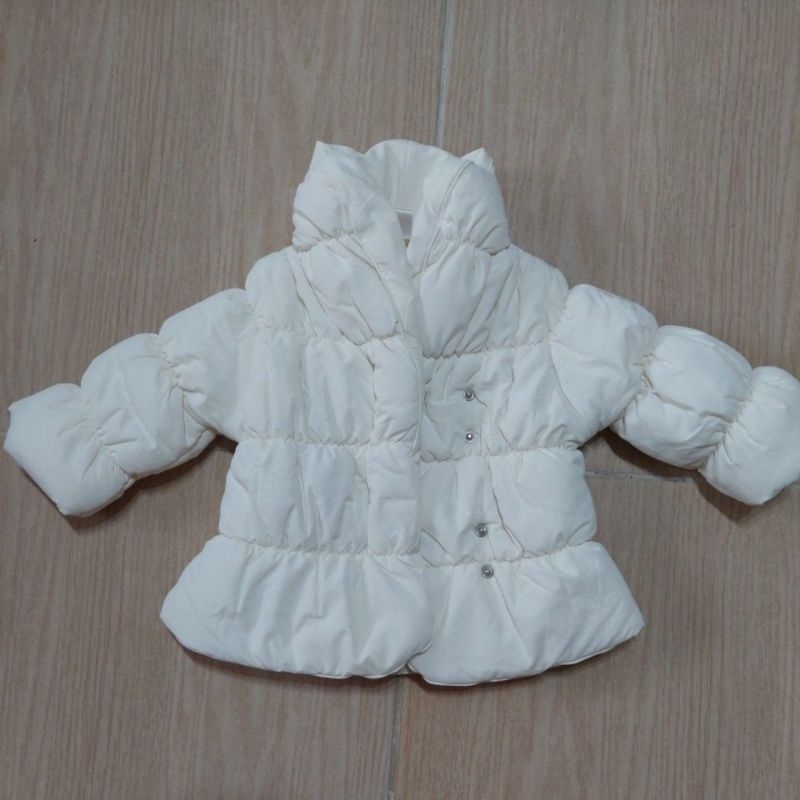 (掛)Zara 童裝，外套（冬天可穿)，尺寸6～9M或74cm，有黑黑的（詳照片，在領口） | 蝦皮購物