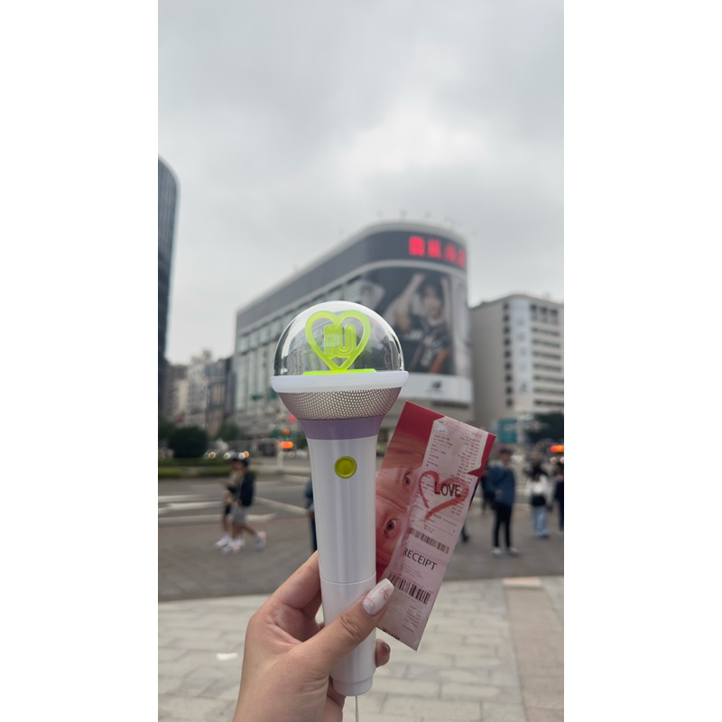 IU OFFICIAL LIGHT STICK VER.3 I-KE官方應援手燈 IU手燈 二手 | 蝦皮購物