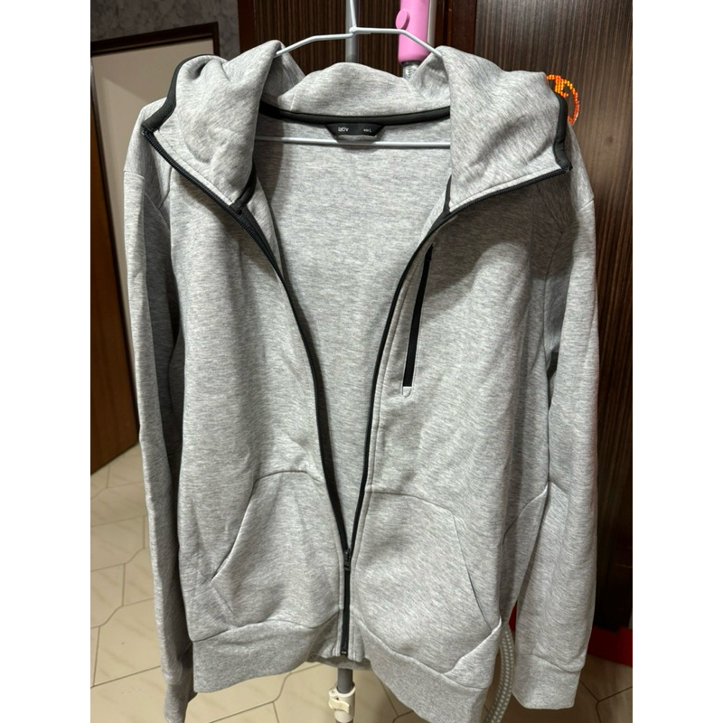 全新lativ帽T尺寸L | 蝦皮購物