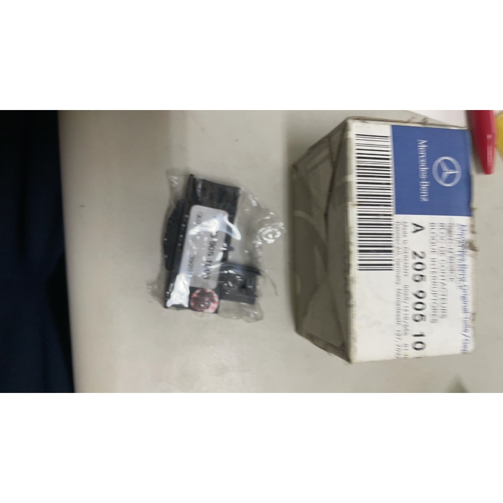 【SFF雙B賣場】BENZ W205/W190/W213/W238/W257 正廠 手套箱開關 2059051003 | 蝦皮購物