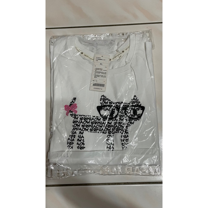 🔥全新🔥 Lativ文字眼鏡貓Tee（女版XL) | 蝦皮購物