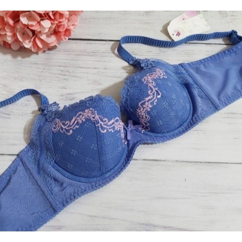 華歌爾 深V系列 無齡感 調整型內衣 包覆 集中 蕾絲爆乳 75B=34B | 蝦皮購物