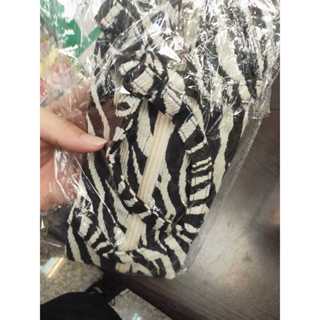*全新Sozakka 黑白斑馬紋手拿包 $150 | 蝦皮購物