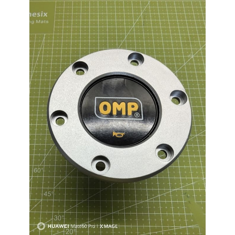 MOMO OMP 銀色外蓋改裝方向盤專用喇叭按鈕大凹小凹中凹平盤皆可安裝 | 蝦皮購物