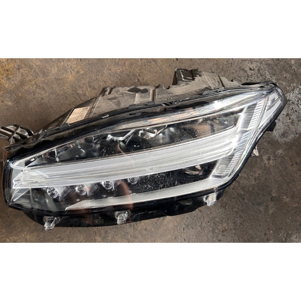 桃園現貨 xc90 大燈 頭燈 32228302 產品問題反映在價格上 | 蝦皮購物