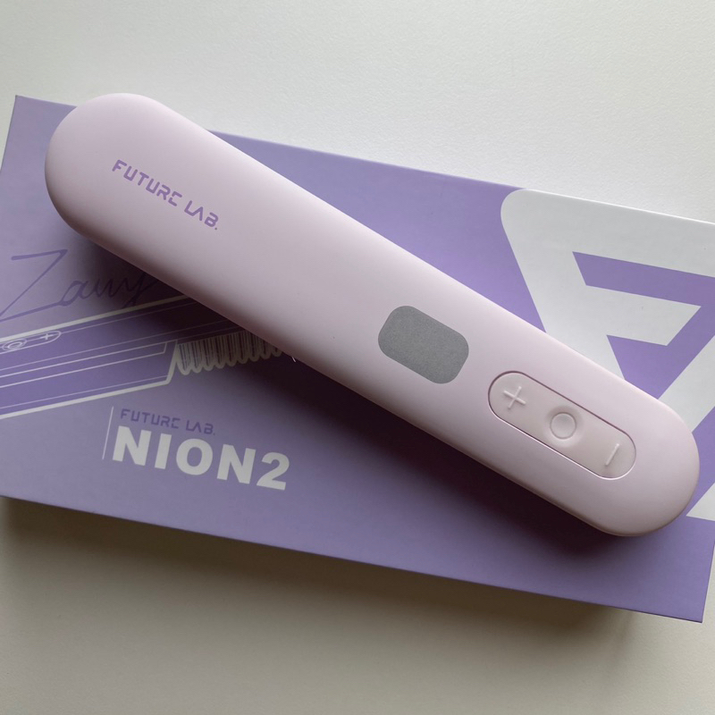 FUEURE LAB. 未來實驗室 Nion2 水離子燙髮梳 丁香紫 奎丁聯名款 | 蝦皮購物