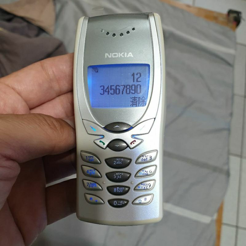 出清經典收藏 Nokia 8250 珍珠白色 蝴蝶機 冷光螢幕 經典直立 2G手機 外觀近新 單手機 附電池 | 蝦皮購物