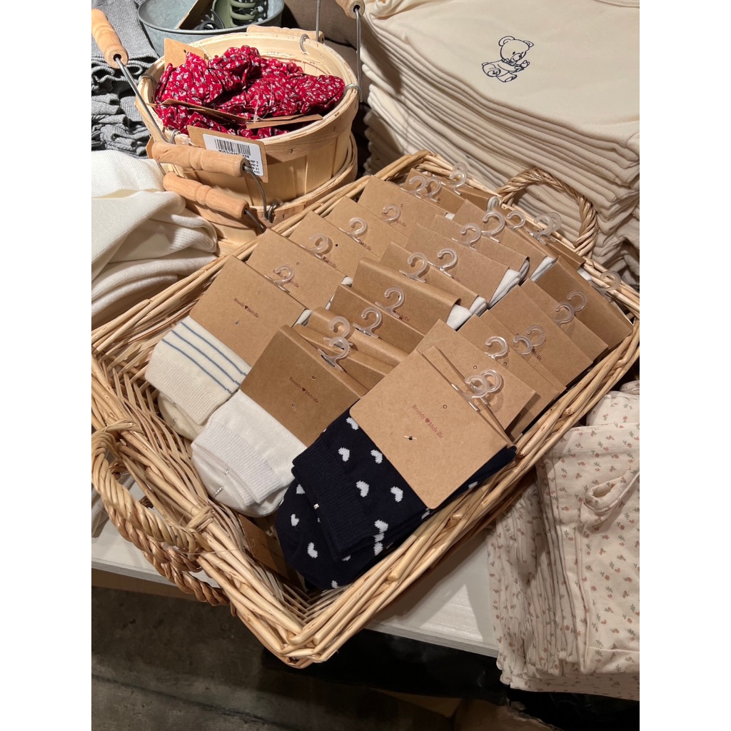 （現貨）14款 Brandy Melville SOCKS 舒適透氣襪 襪子 純綿襪 愛心襪子 木耳邊襪子 條紋襪子 | 蝦皮購物