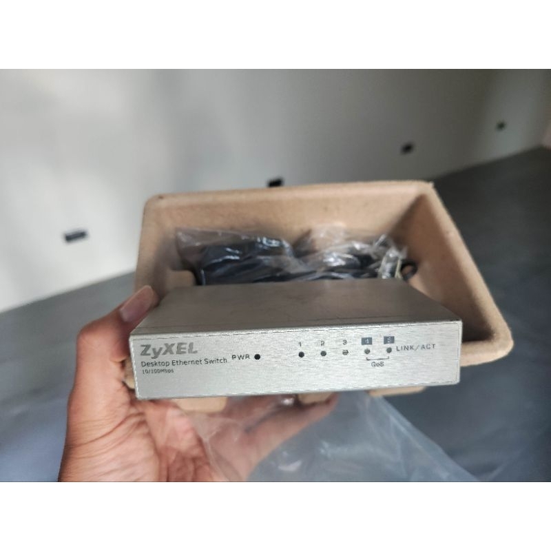 二手 10M/100M switch hub ZyXEL ES-105A 5 port 附變壓器 | 蝦皮購物