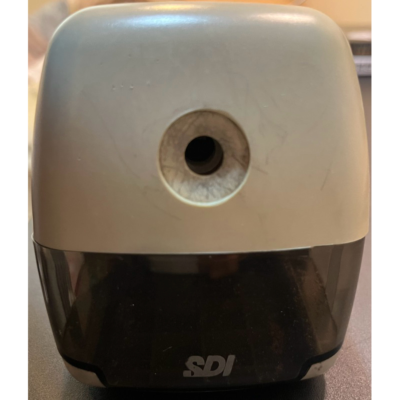 【二手好貨】手牌 SDI 0170 電動削鉛筆機 標準桿(細)鉛筆用 削鉛筆機 電動筆機 電動鉛筆機 鉛筆機 | 蝦皮購物