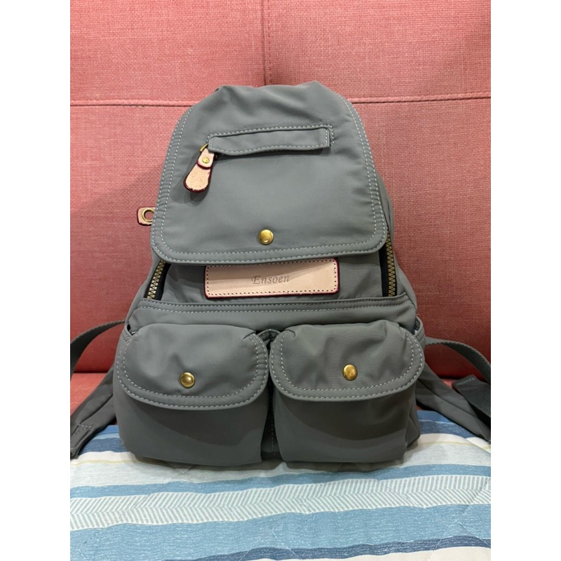 限a1211211217買家下單賣場 3/3下單～ensoen配植鞣革牛皮質感輕量防潑水後揹包 灰色（二手品） | 蝦皮購物