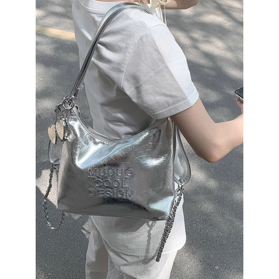 ｜miiia｜多種背法未來感銀色黑色字母肩背包後背包 | 蝦皮購物